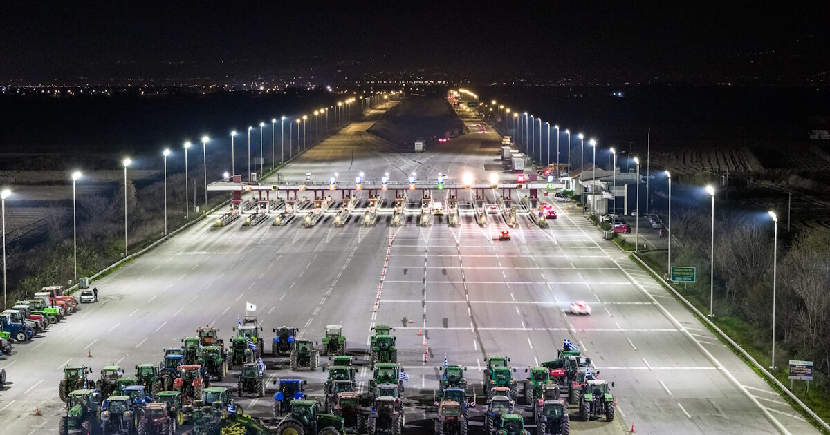Μπλόκα αγροτών: Μετ’ εμποδίων η μεγάλη έξοδος των εκδρομέων για τις ...